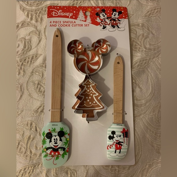 Disney | Kitchen | Disney Mickey Mouse 4 Piece Set Of 2 Cookie Cutters ...